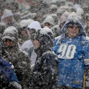 Bokep paman ngaceng lihat bibi mandi