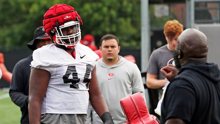 BREAKING: Georgia Bulldogs Defensive Lineman Suffers Injury Against ...