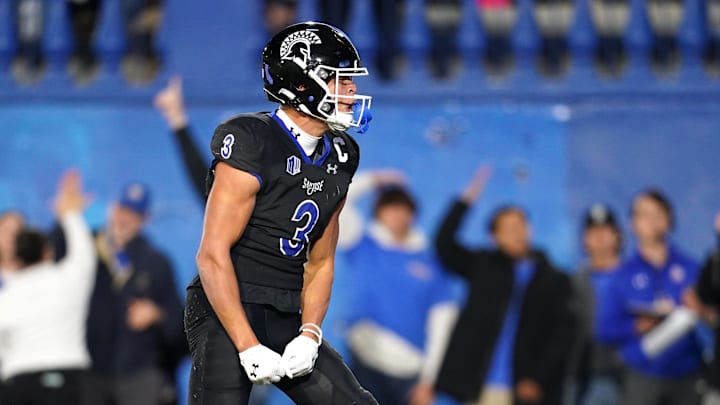 Atlanta Falcons Sign CFB's Leading WR as Undrafted Free Agent