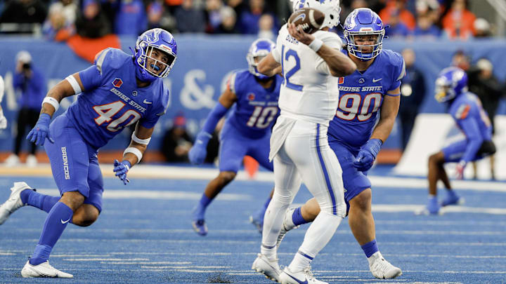 Defensive lineman Braxton Fely withdraws from transfer portal, returns ...