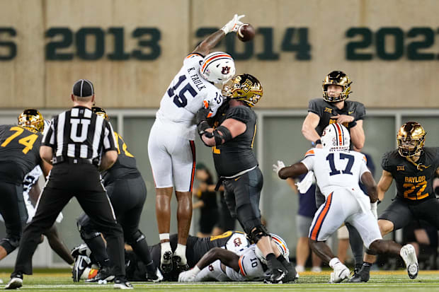 2026 Mock Draft: Bears find their answer to Packers' Micah Parsons