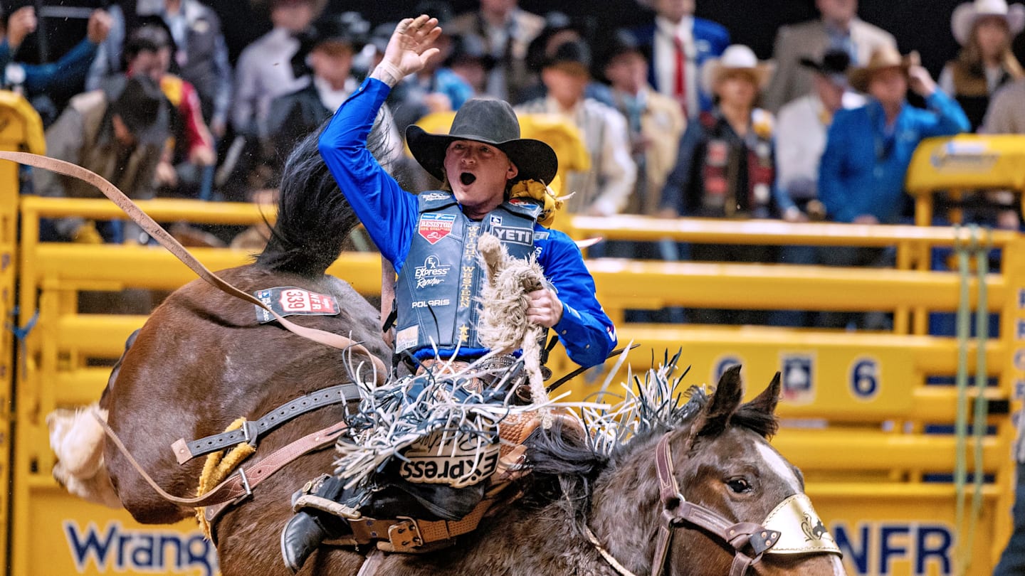 Round 8 Victory: Ryder Wright Claims Saddle Bronc Riding Win