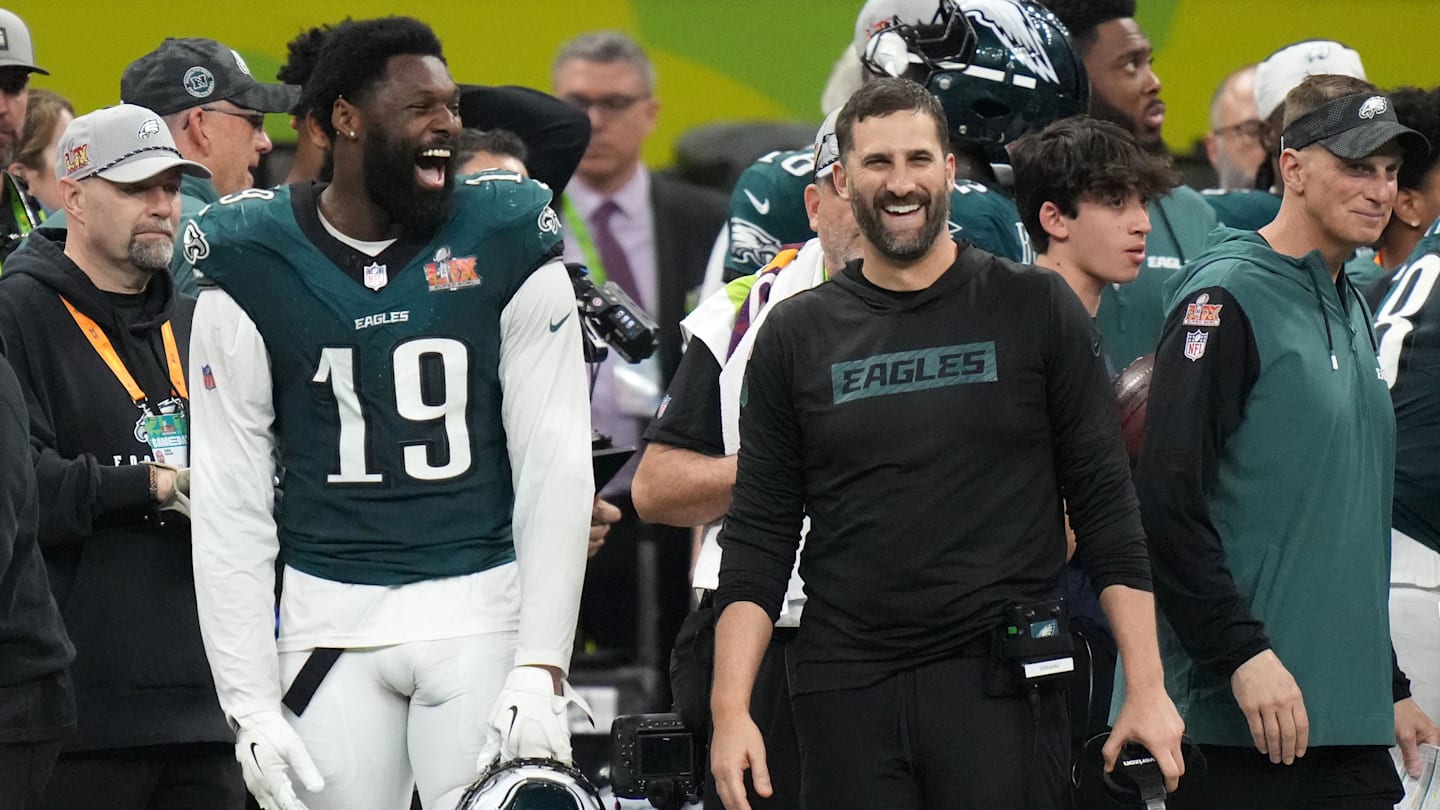 Eagles Coach Nick Sirianni Cries After Family Adorably Interrupts Super Bowl Intervie
