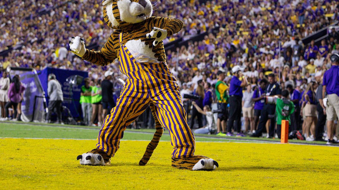 Report: Live Tiger Mascot Set to Return to Tiger Stadium for LSU vs ...