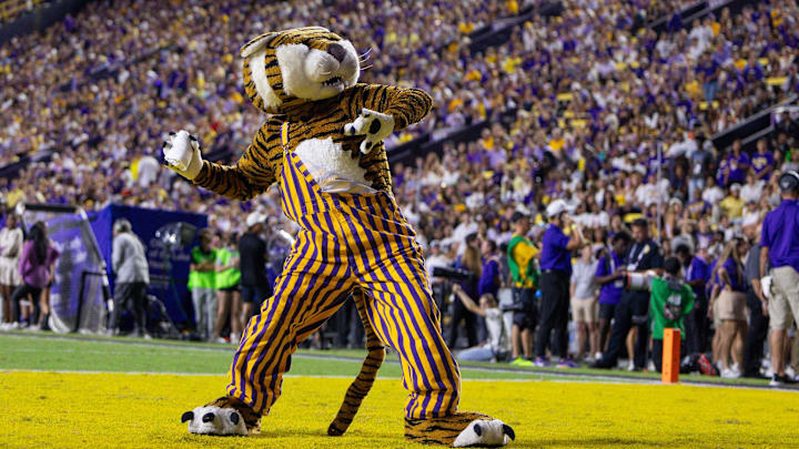 Report: Live Tiger Mascot Set to Return to Tiger Stadium for LSU vs ...