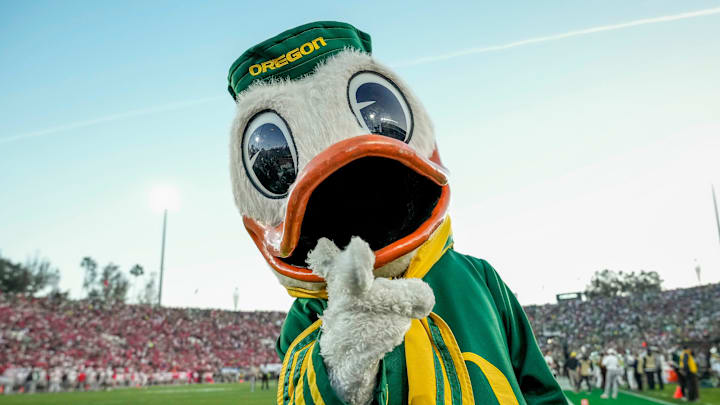 Oregon Duck Mascot’s Unexpected Goodyear Blimp Move Turns Heads
