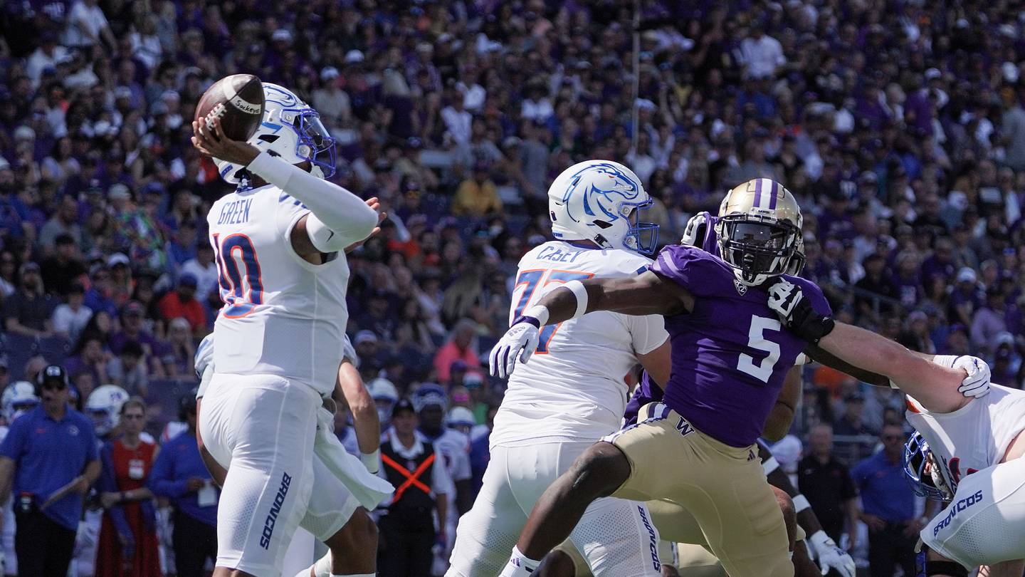 Ulofoshio Becomes 8th Husky Drafted, Going to Buffalo