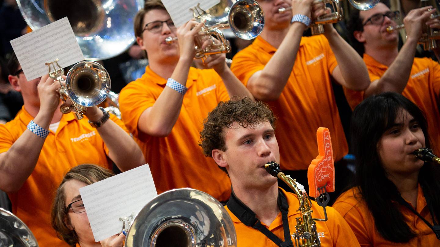 Tennessee fans troll Ohio State fans by playing Rocky Top at Columbus ...