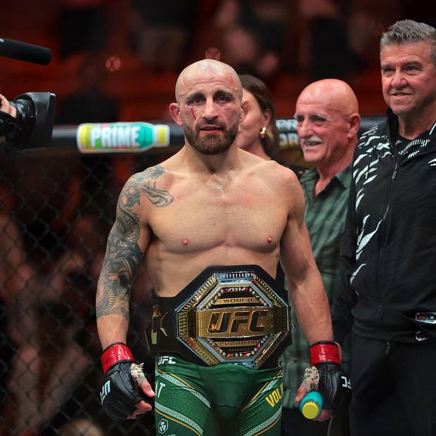 Alexandre Pantoja snaps unbroken 'curse' with UFC 317 victory