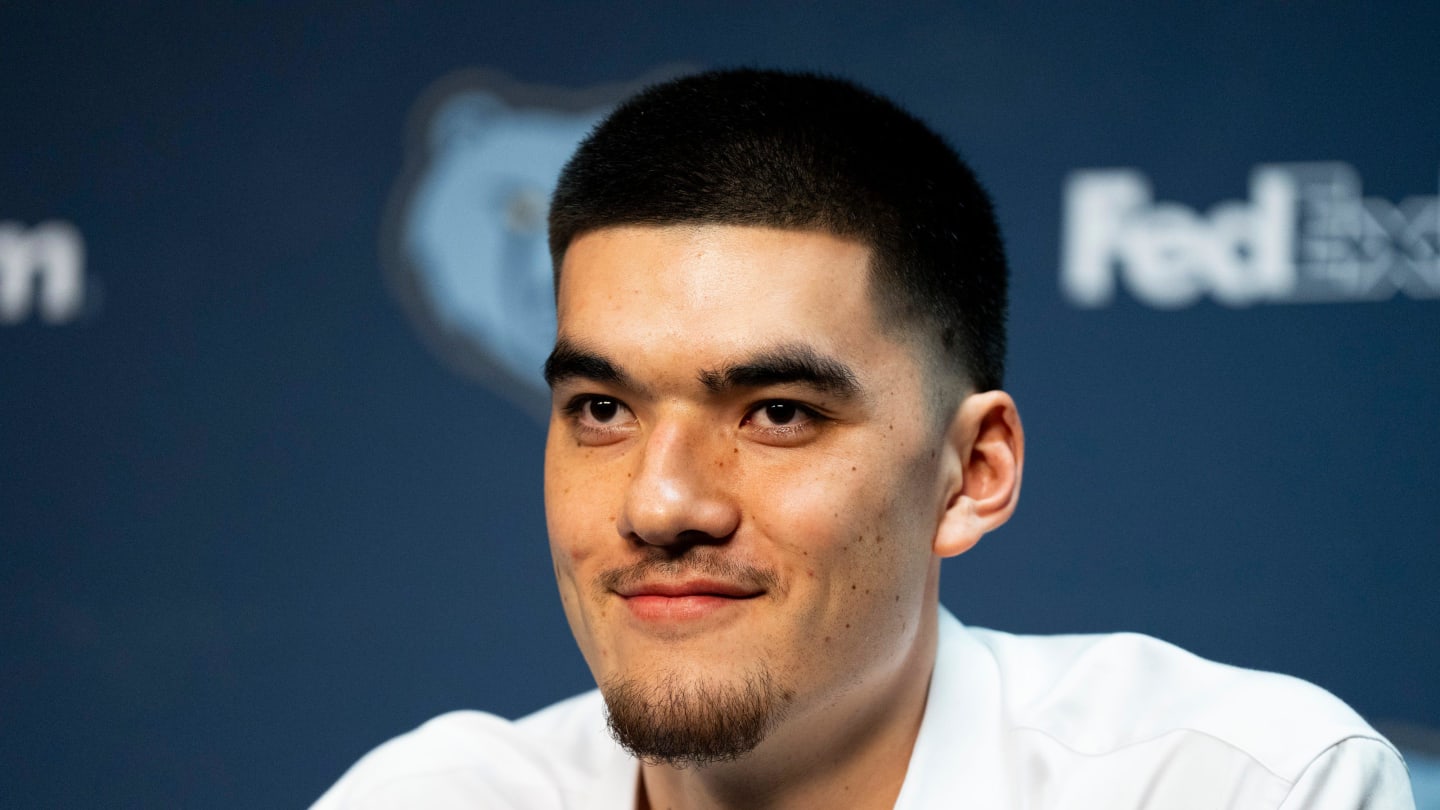 Memphis Grizzlies Rookie Zach Edey Under Pressure in First Year Memphis Grizzlies Rookie Zach Edey Under Pressure in First Year