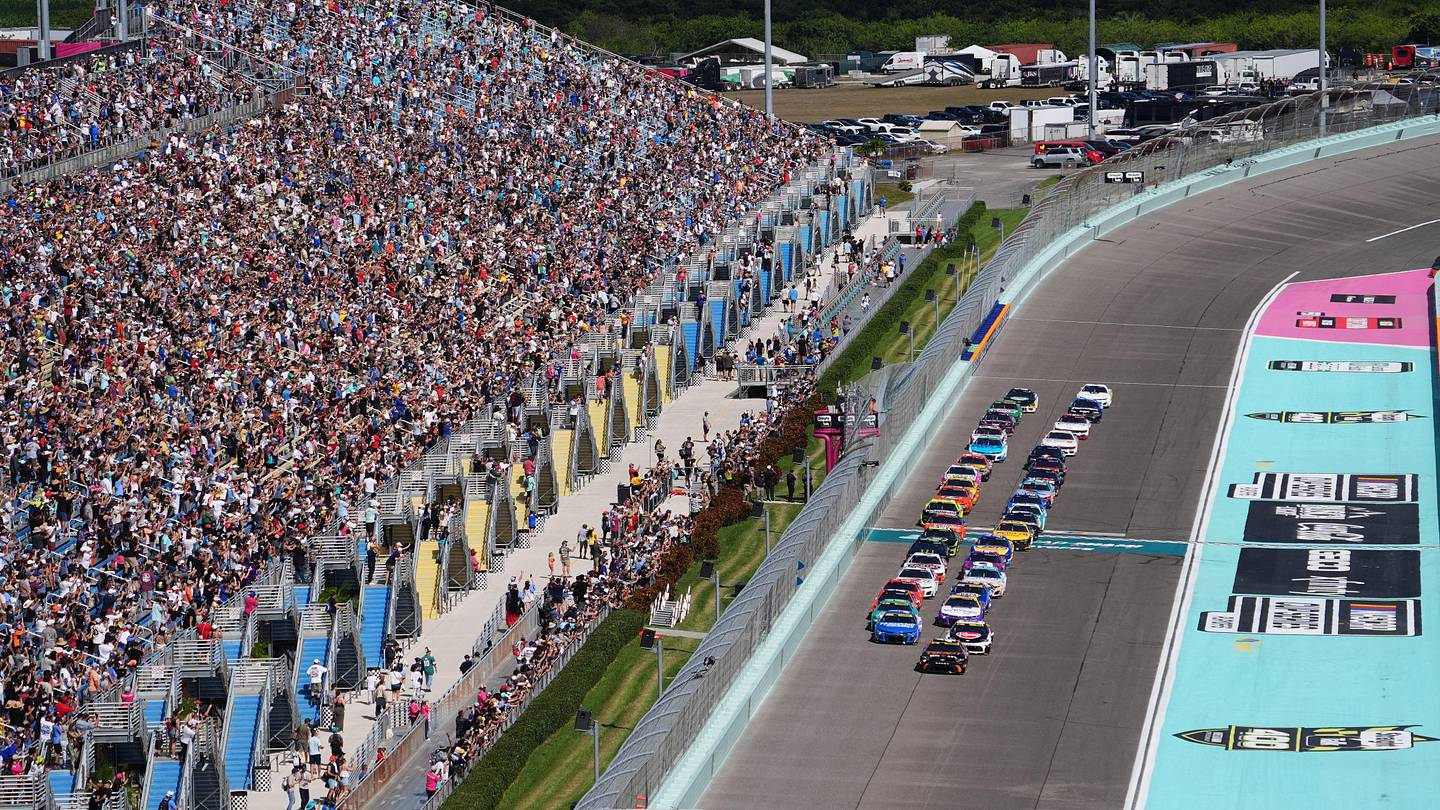 How to Watch the NASCAR Cup Series Straight Talk Wireless 400