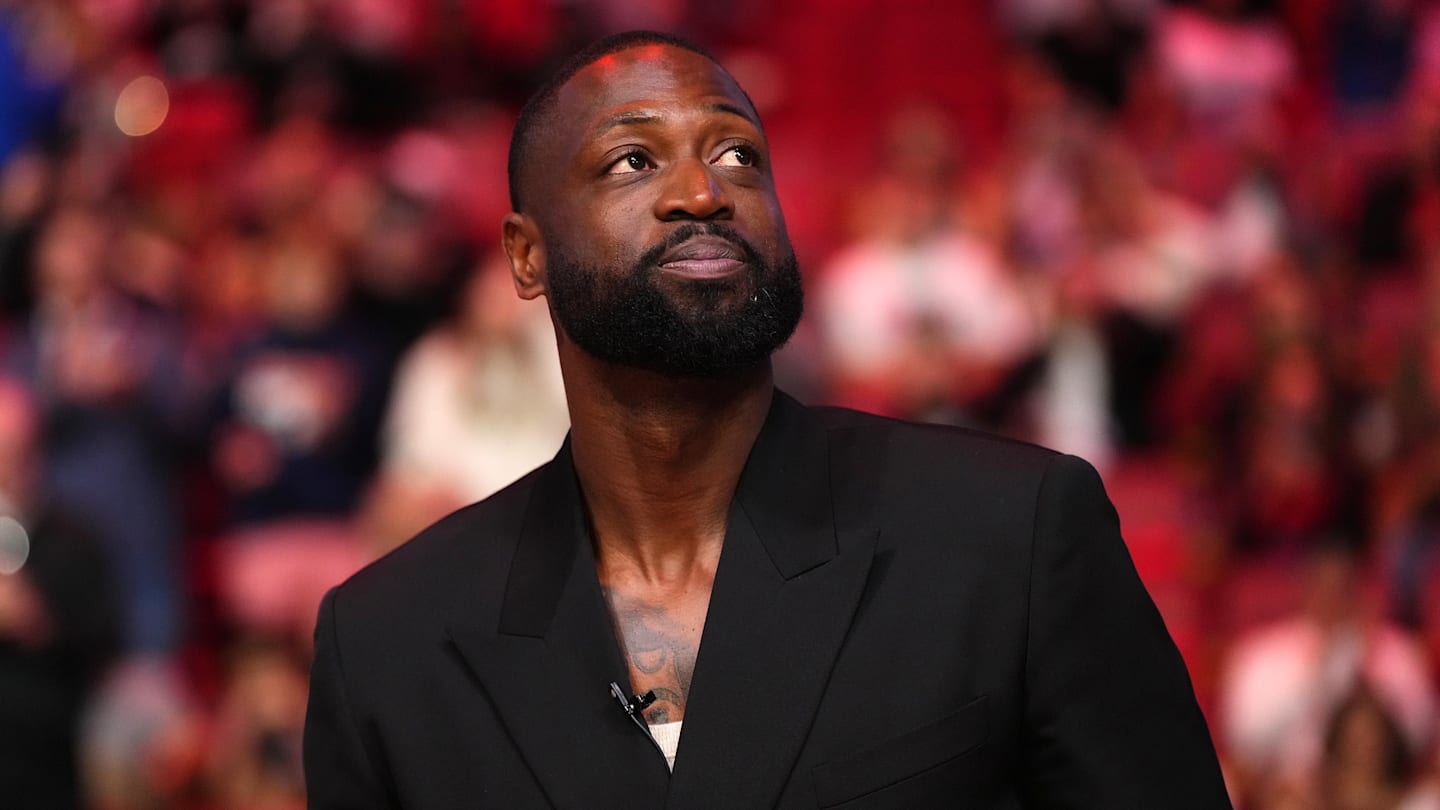Dwyane Wade statue unveiling gets raked over the coals by fans on ...