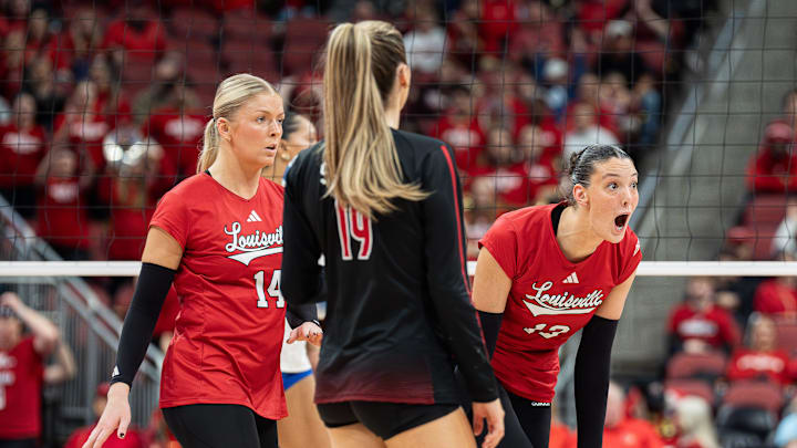 Louisville Volleyball Sweeps Purdue, Advances to Elite Eight