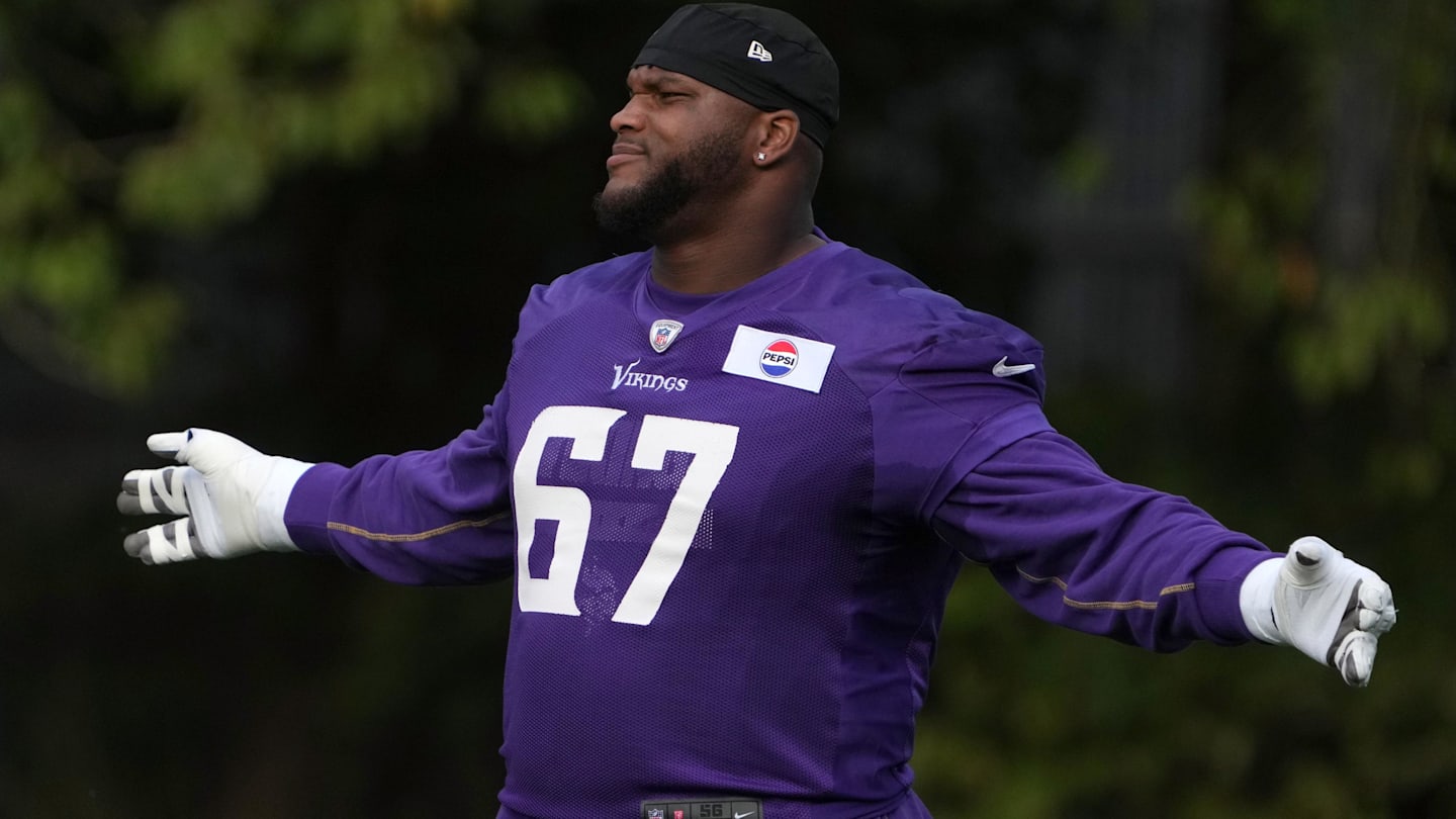 Are the Vikings likely to cut offensive guard Ed Ingram in 2025?