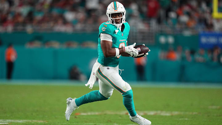 Jonnu Smith's Agent Gives Timeline For Potential Resolution with Miami ...