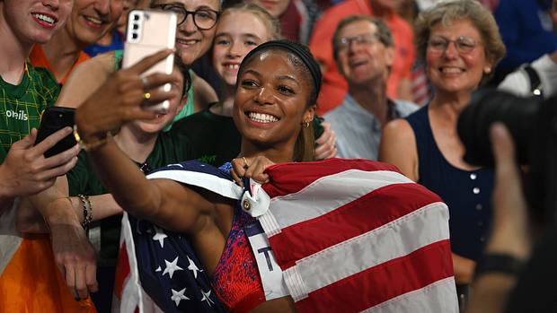 Olympic gold medalist Gabby Thomas busts a move on podium after winning ...