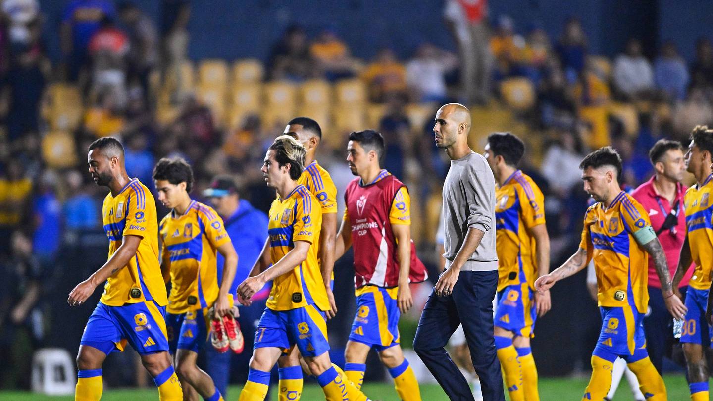 Miguel Borja a una firma de llegar a los Tigres de la UANL.