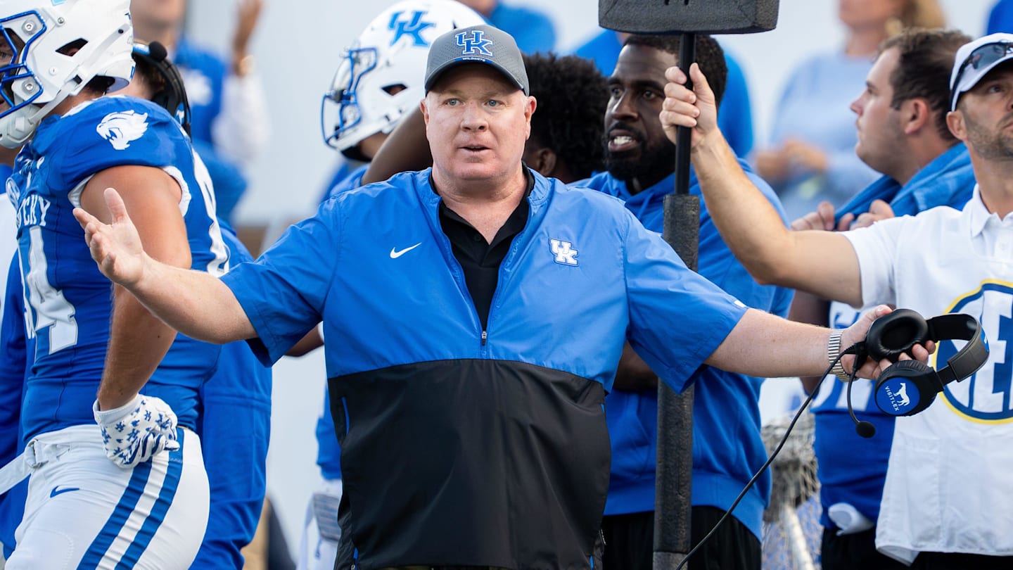 ESPN predicts the winner between Mark Stoops's Kentucky Wildcats and Georgia