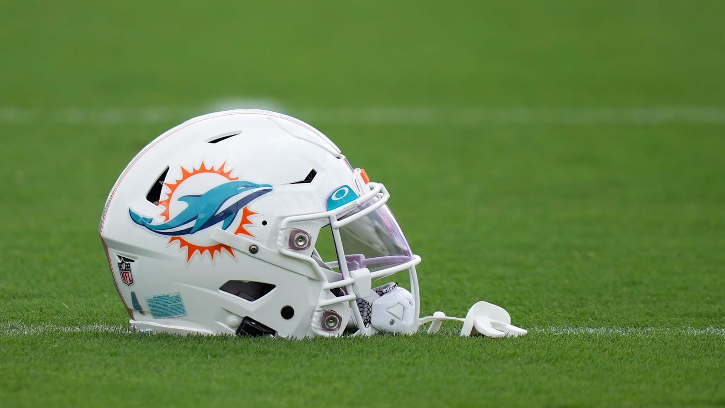 Dolphins Star Popping Up In Trade Rumors; Should Jets Pursue?