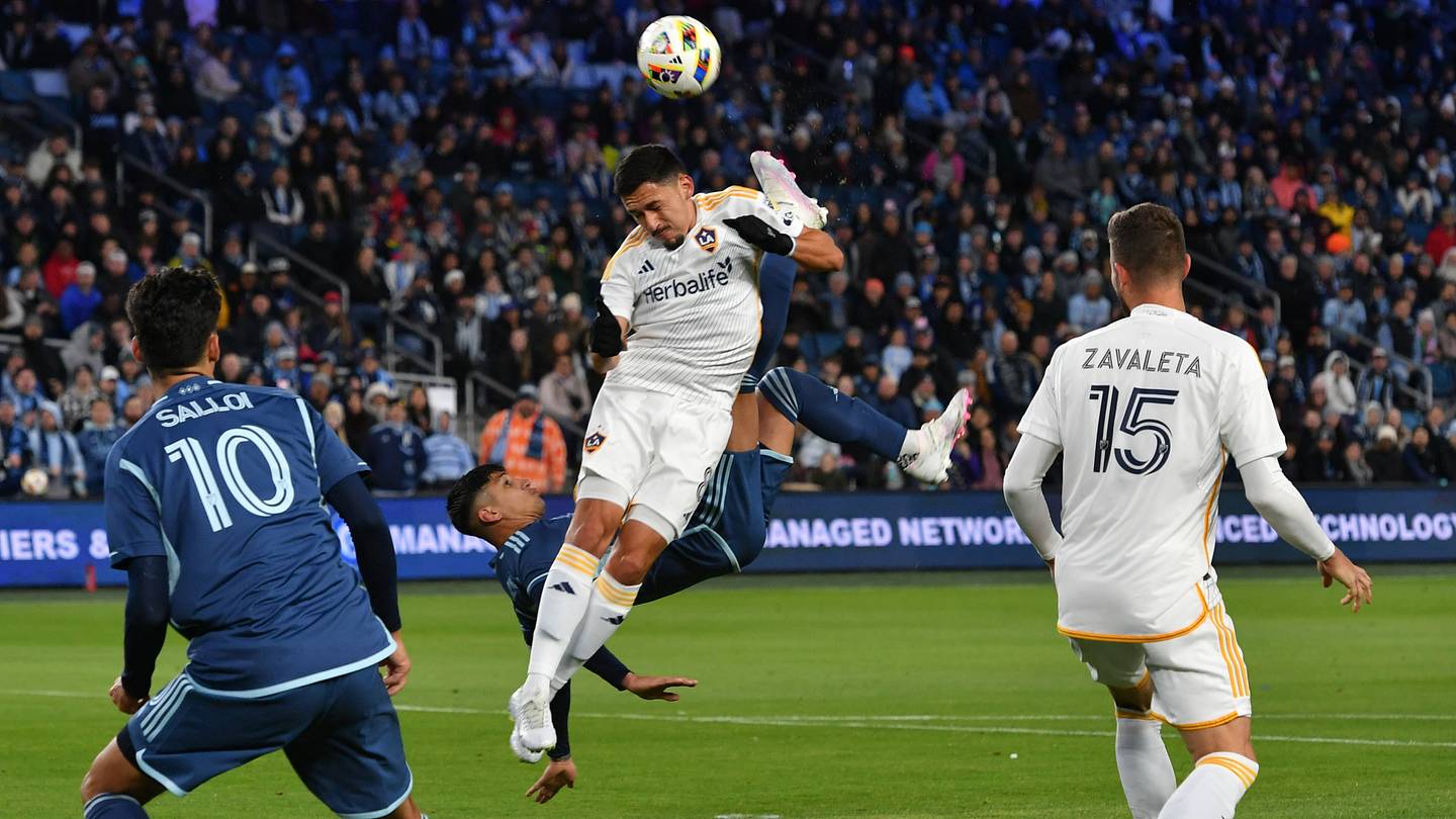 6 players who played for LA Galaxy and Sporting KC