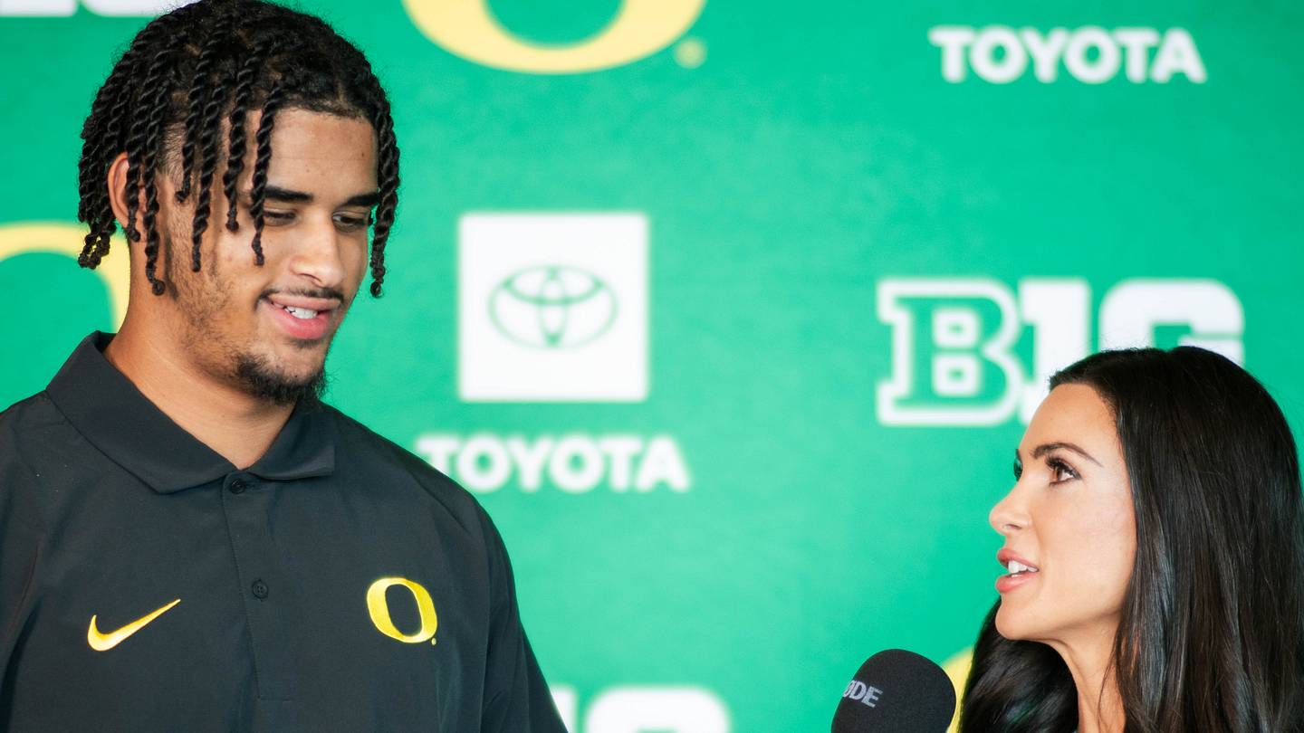 Viral Photo Of Oregon Ducks Quarterback Dante Moore In Offseason Workouts