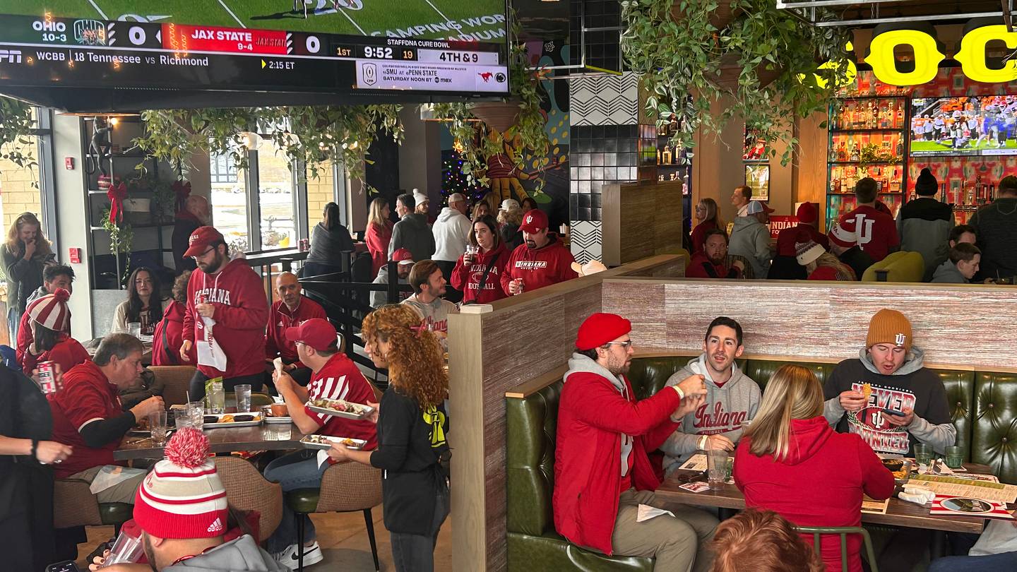PHOTO GALLERY: Indiana Fans Brave Elements to Support Hoosiers in South ...