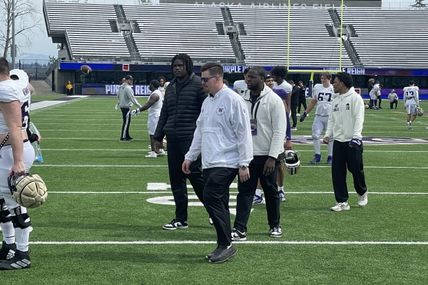Huskies Hold 6th Spring Practice in Front of Offensive Line Targets