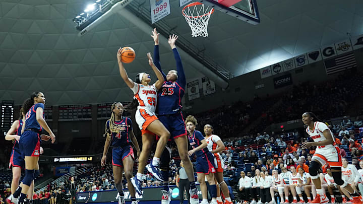 Arizona Transfer Forward Commits to Texas Longhorns