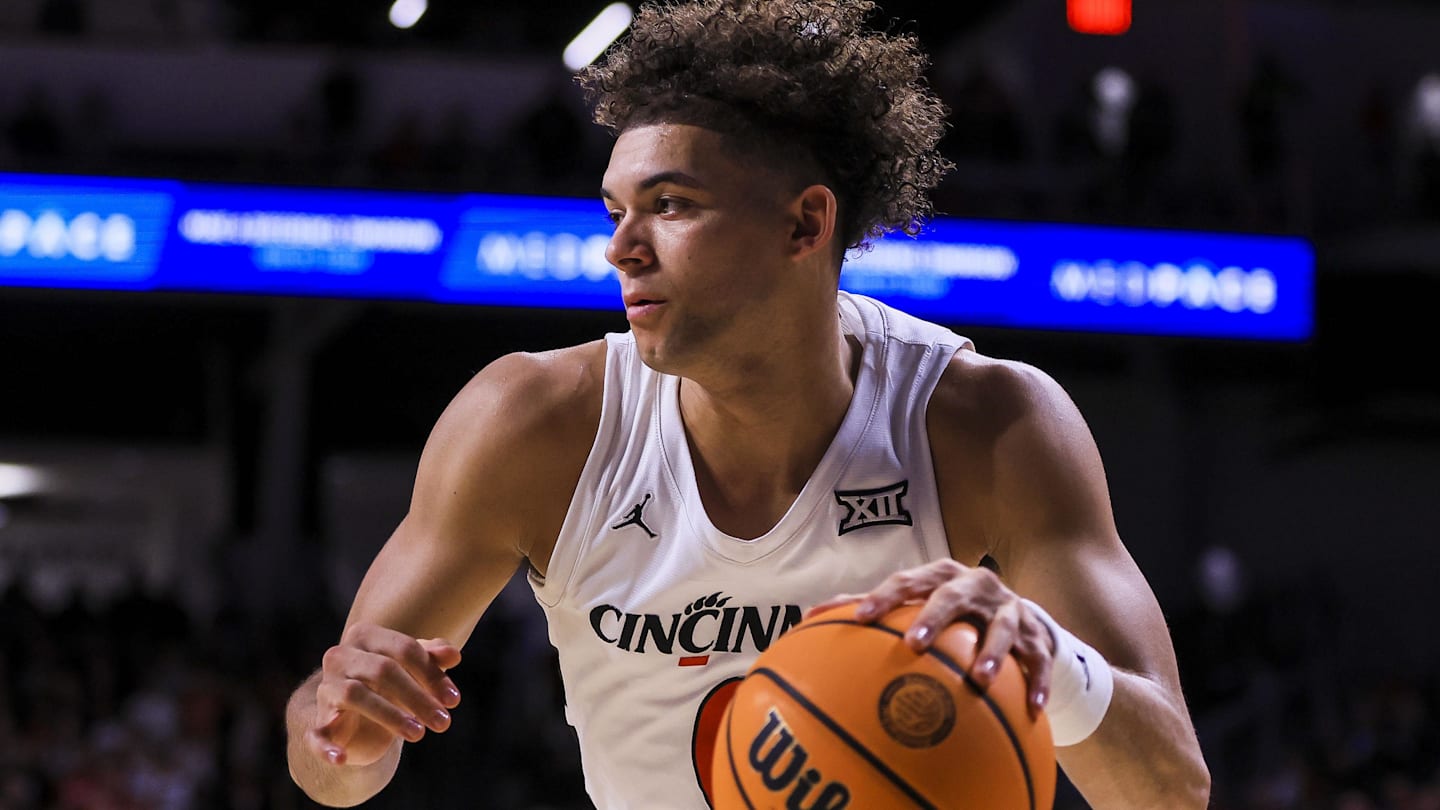 Mark Pope has reached out to an athletic guard in the transfer portal