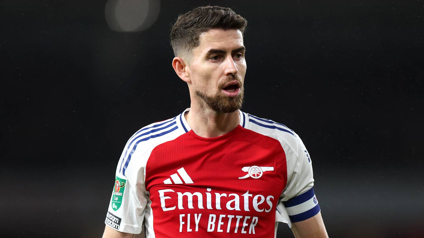 Arsenal midfielder considering January exit over lack of minutes
