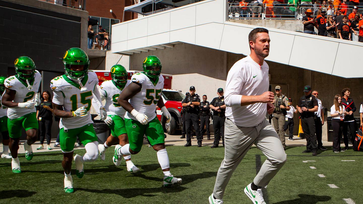 Oregon Ducks Coach Dan Lanning Evaluates 'Better' Offensive Line ...