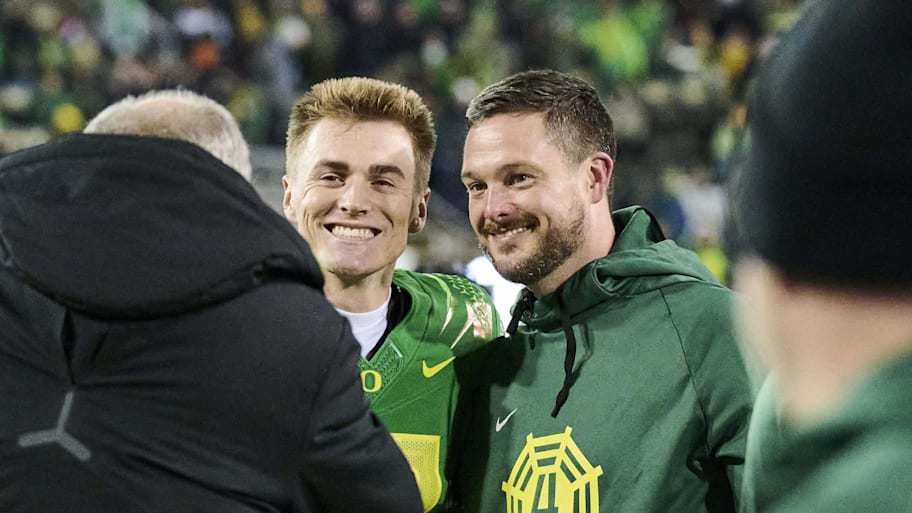 Bo Nix's Postgame Moment After Breaking His Ankle Is Turning Heads ...
