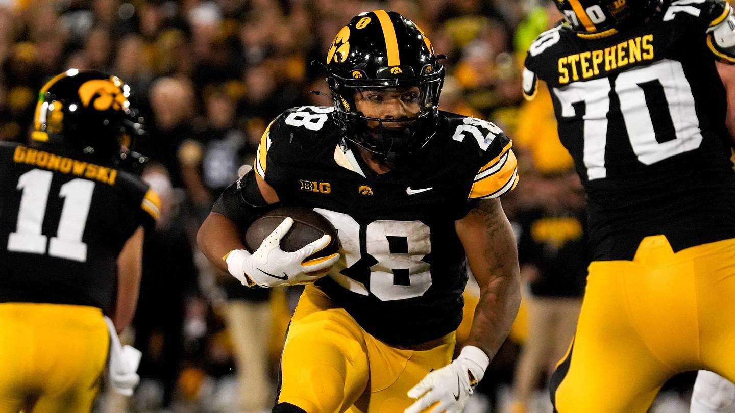 Iowa Hawkeyes Stay Alive in B1G With Crucial Win