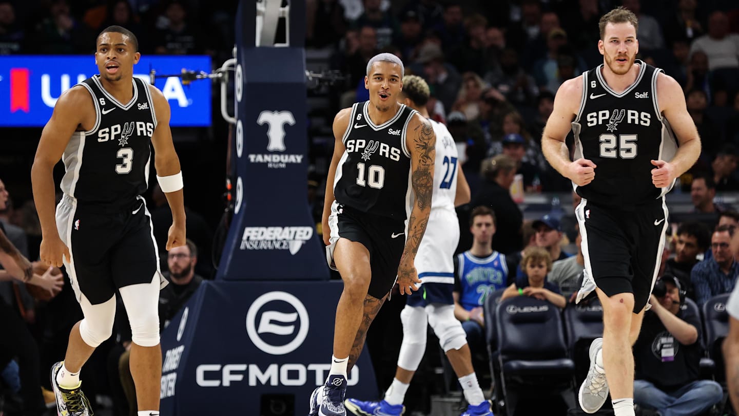 Spurs' X-Factor shined in massive win over Timberwolves