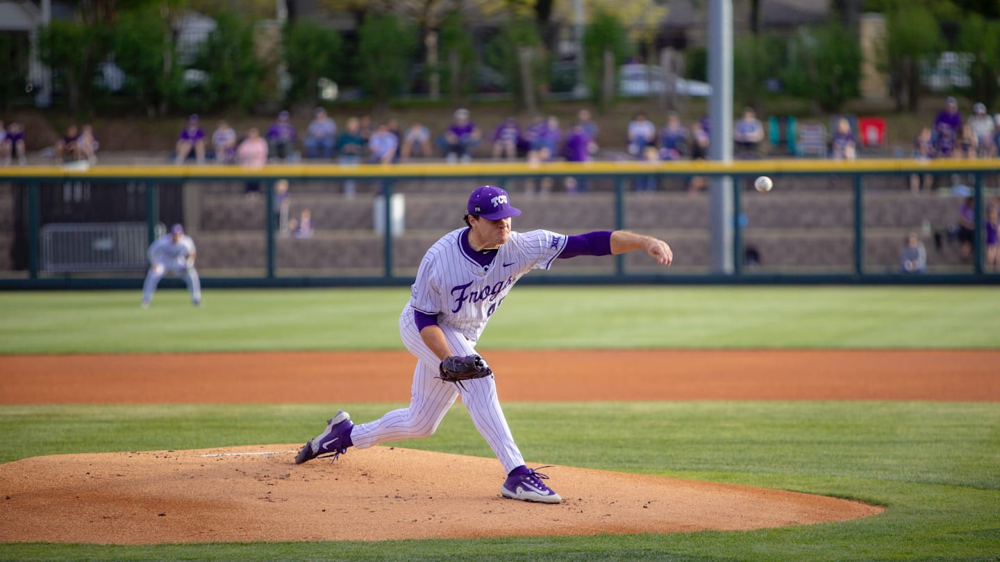 TCU Baseball Cruises to a 6-2 Victory Over Houston