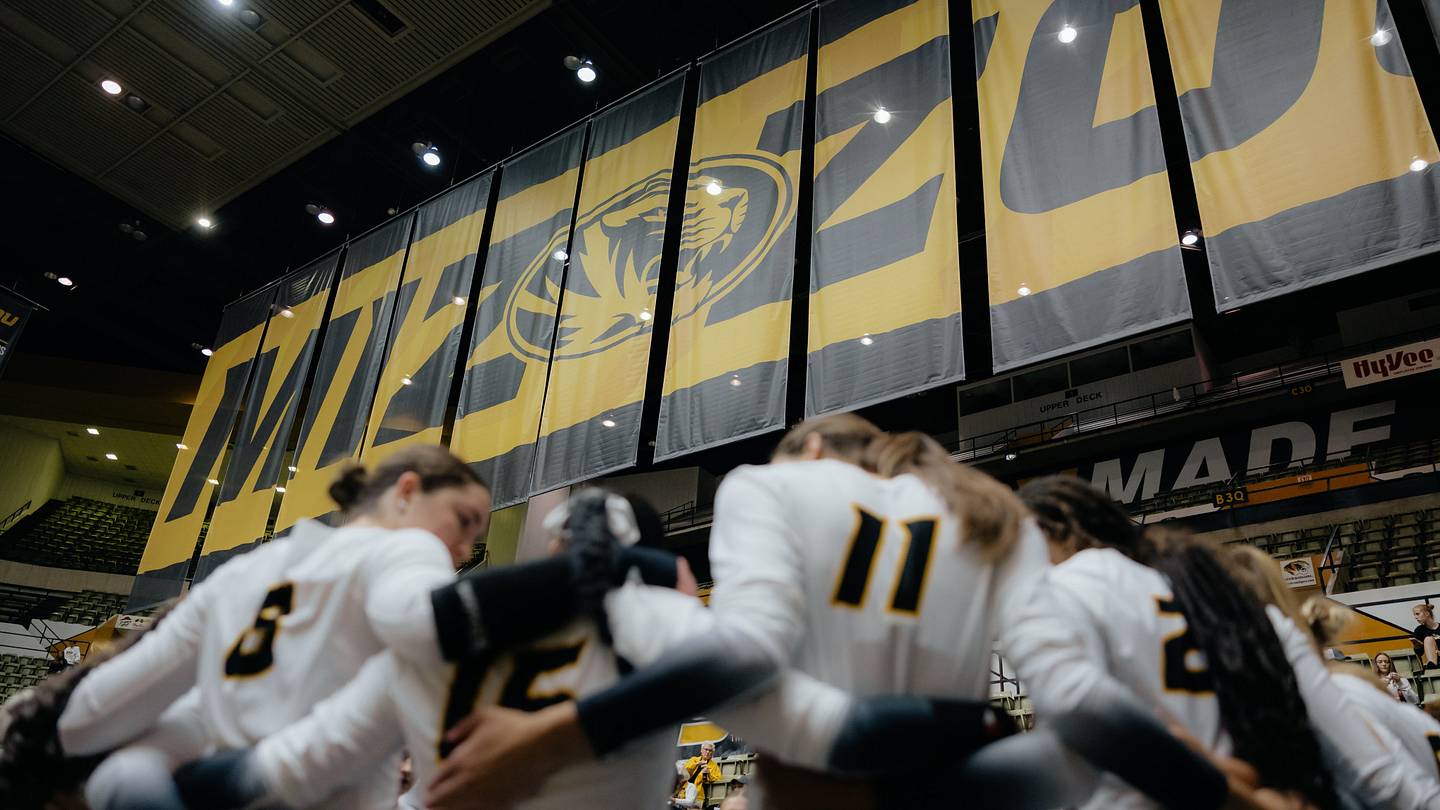 Mizzou Volleyball Wins Braggin' Rights Over Illinois