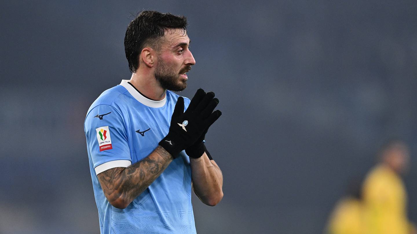 Prima la punta, poi un centrale: il Milan sfida l'Inter per Mario Gila?