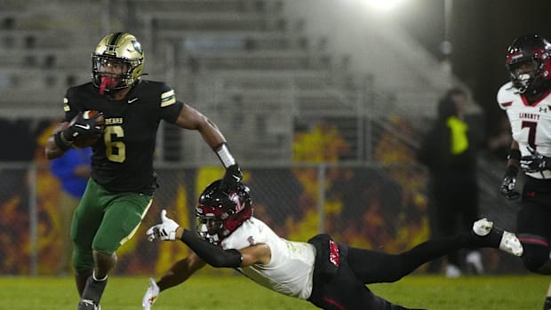 Top Running Back Recruit Schedules Visit To Oregon Ducks