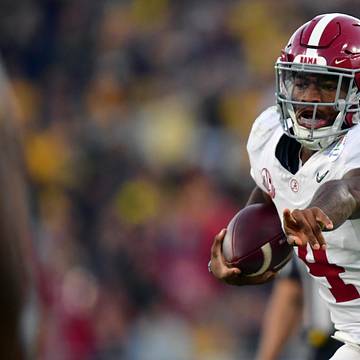 When do the AP top 25 college football rankings come out?