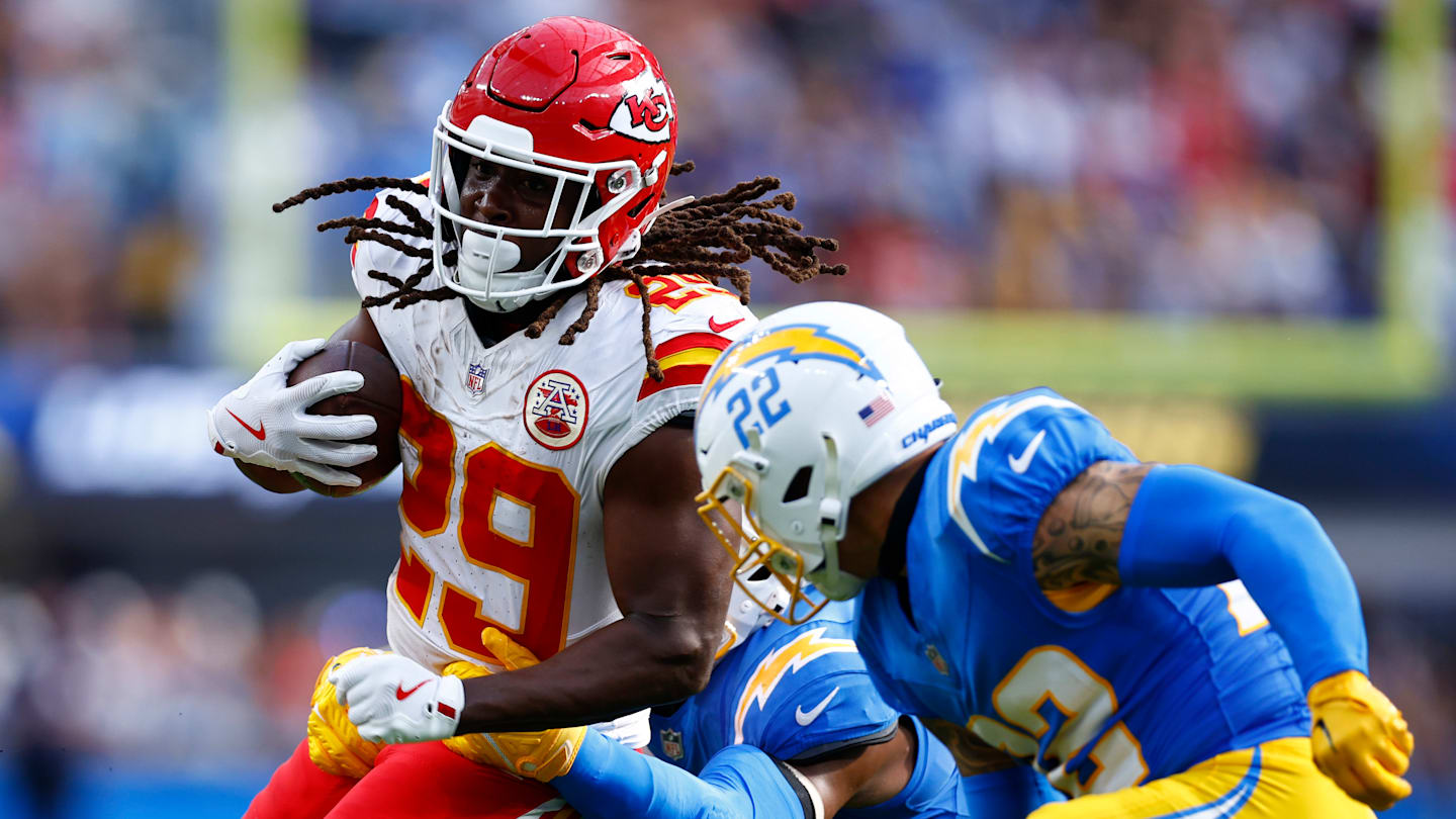 Chiefs Reportedly Make Big Kareem Hunt Decision Ahead of MNF