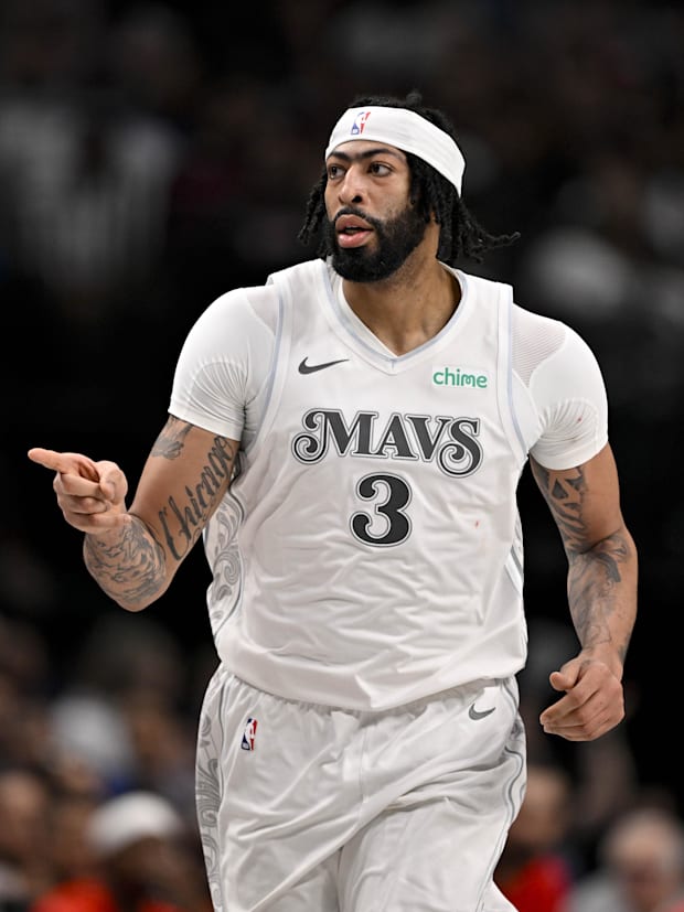 3 takeaways from Mavericks' win over Rockets in Anthony Davis' debut