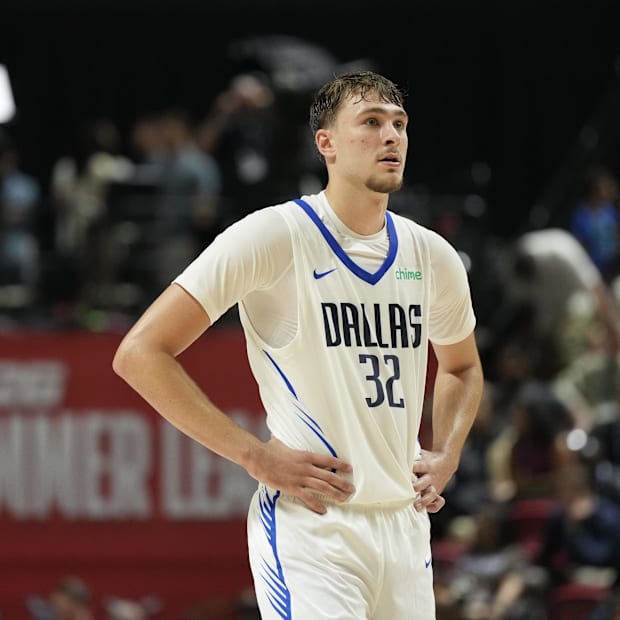 Cooper Flagg soars for pair of viral dunks in Mavericks-Spurs