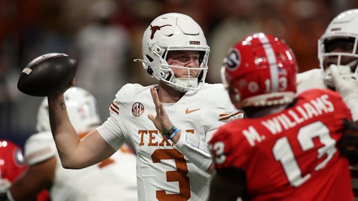 Texas Longhorns Lead Georgia Bulldogs at Halftime of SEC Championship