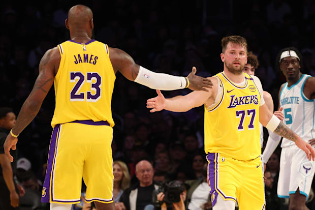 Lakers HC JJ Redick has cringy LeBron James 'billionaire' praise after 40-point game