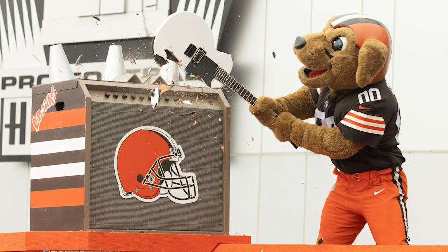 POV video of Cleveland Browns cameraman falling in lake at helmet ...