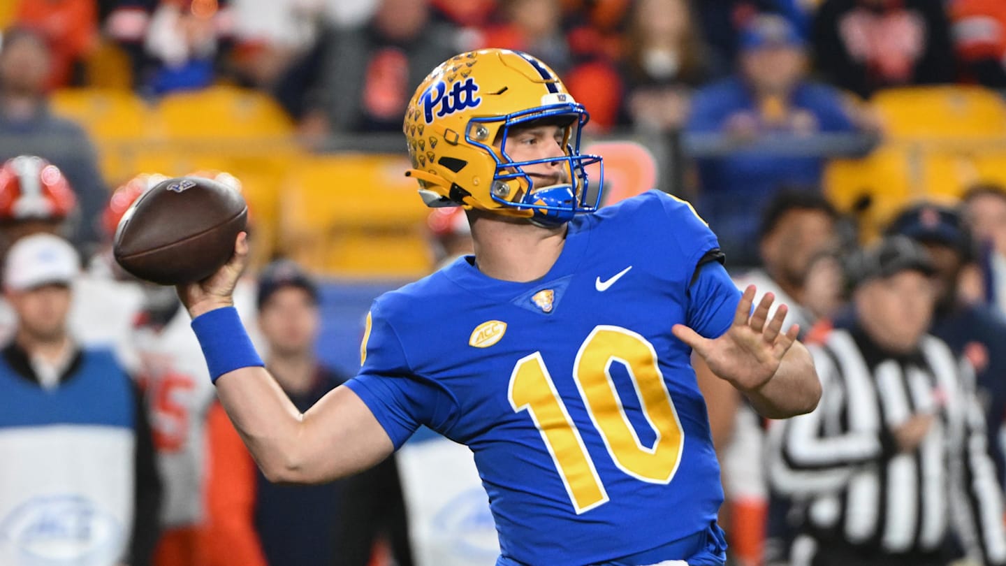 Pitt Panthers QB Leaves Game With Injury