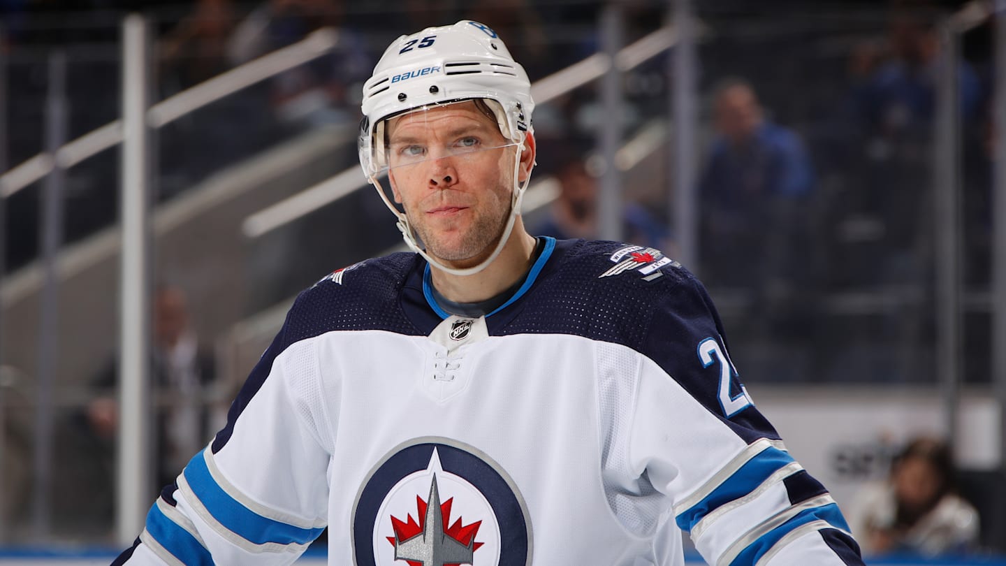 Is Nazim Kadri the only UFA option for the Islanders at center?