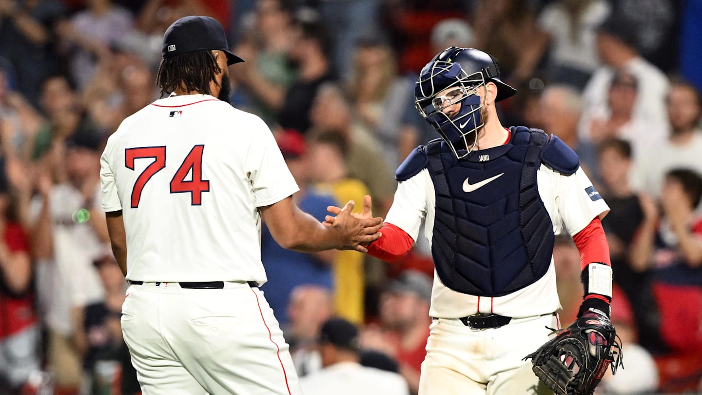 Chicago Cubs Potential Free Agent Catcher Target Danny Jansen Signs ...