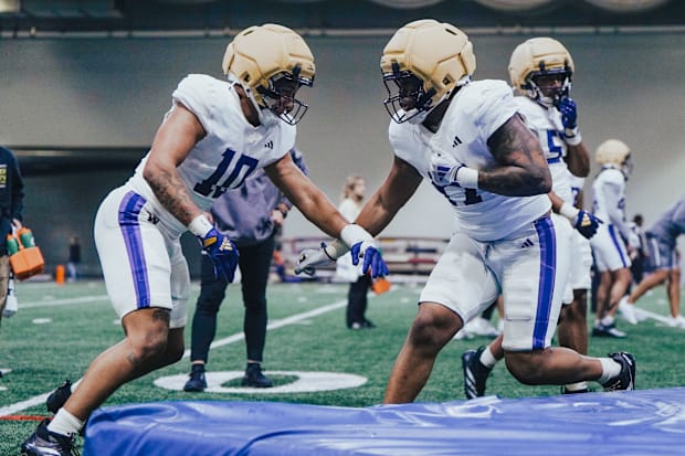 Deven Bryant Takes His Turn with No. 1 Husky Defense