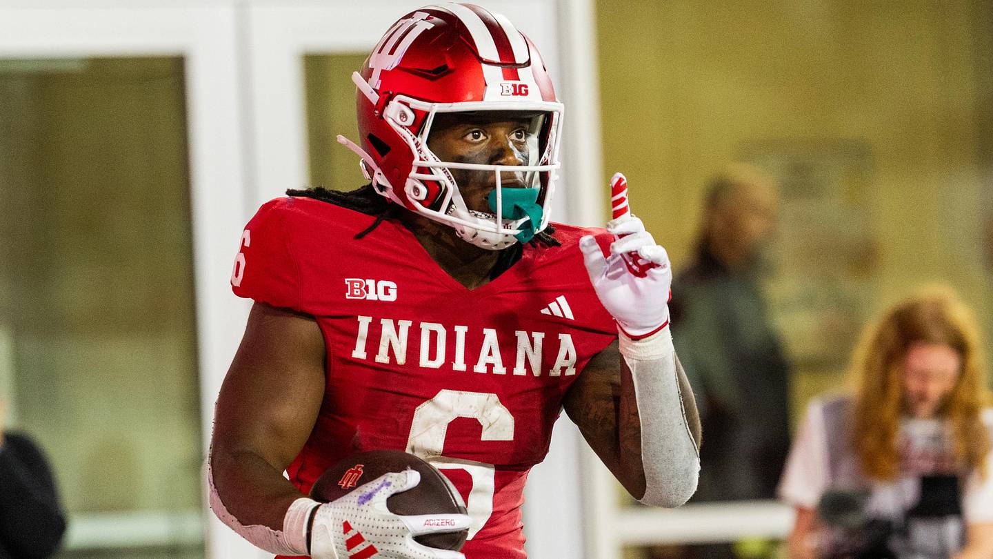 WATCH: Miles Cross One-Handed Catch Sets Up Ellison Touchdown Indiana ...